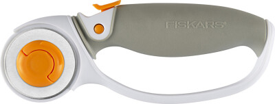 Køb Fiskars - Rullekniv Til Stof Og Papir - Rotary Cutter - Titanium ...
