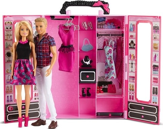 Køb Barbie Dukker - Sæt Med Convertible Bil Og Klædeskab fra Mattel ...
