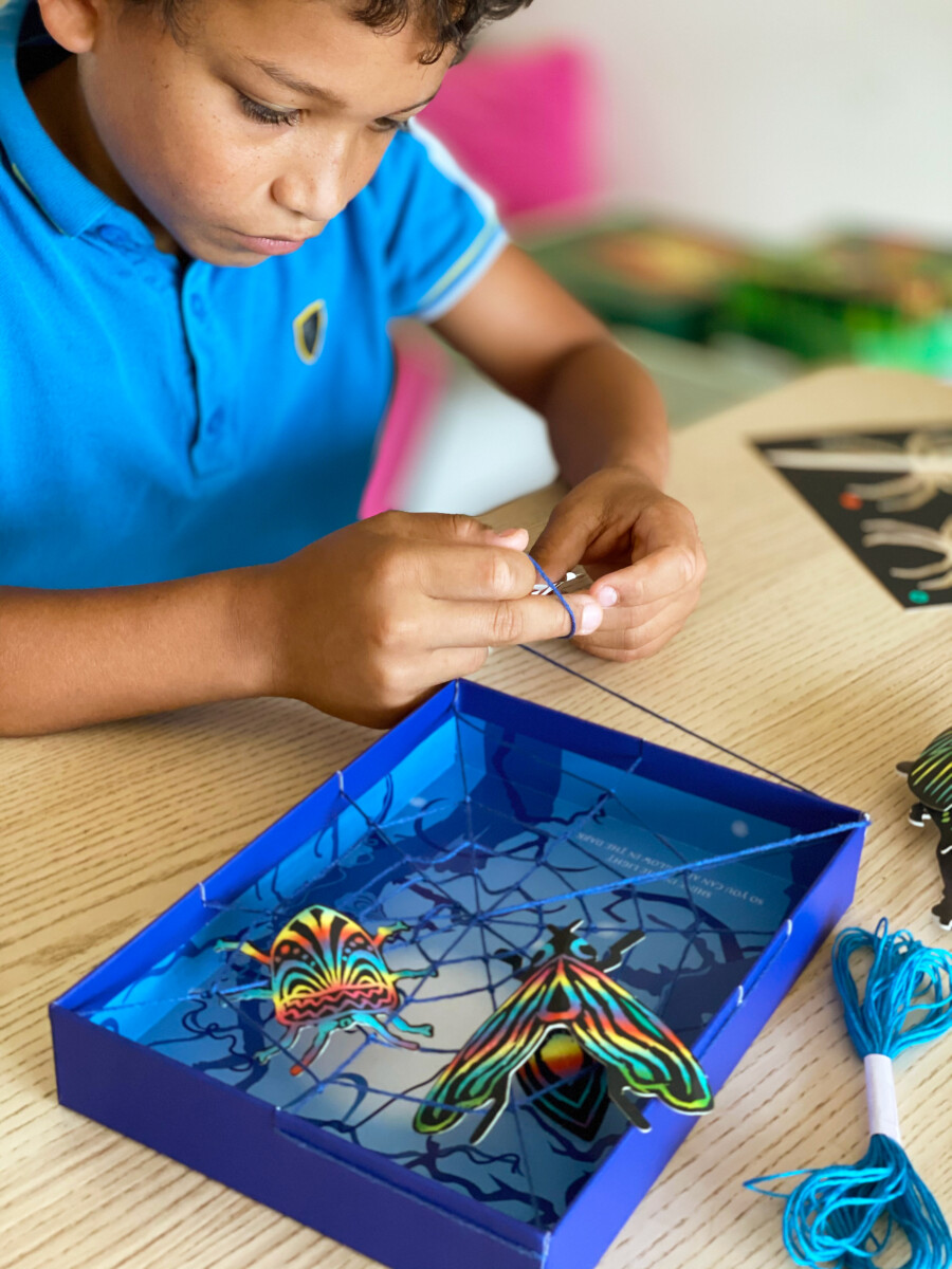 Box Candiy - Totally Creepy Crawly Scratch Art 3d - Bc-1938 | Se tilbud ...