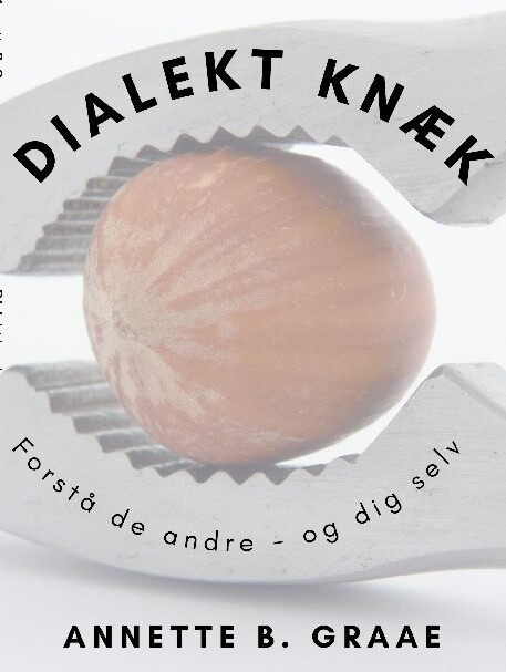 Køb Dialektknæk af Annette B. Graae - bog paperback - Gucca.dk