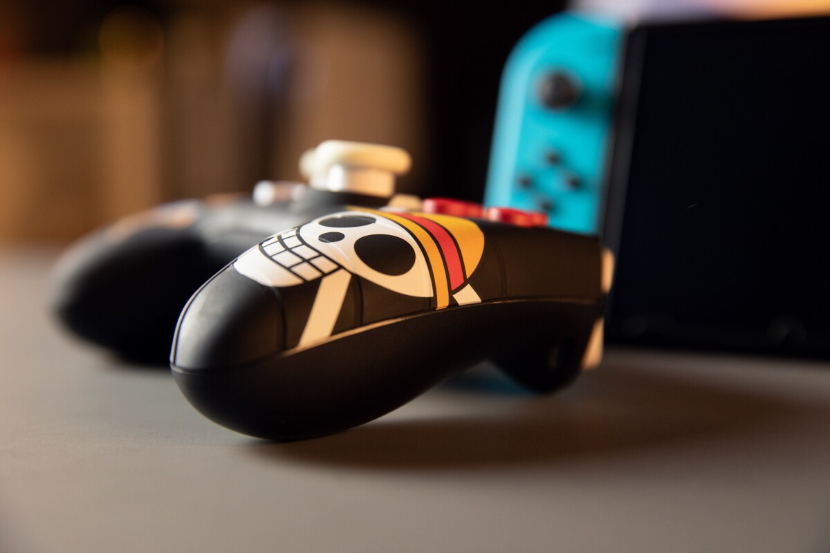 Konix Manette Filaire Switch Wired Controller - One Piece | Se tilbud ...