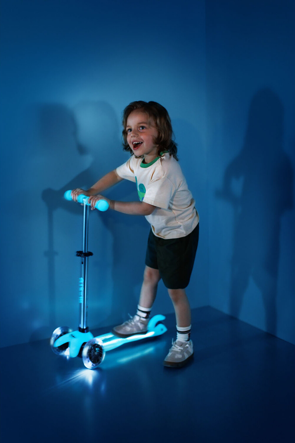 Køb Micro - Mini Deluxe Glow Led Plus - Glacier Aqua - Løbehjul - Gucca.dk