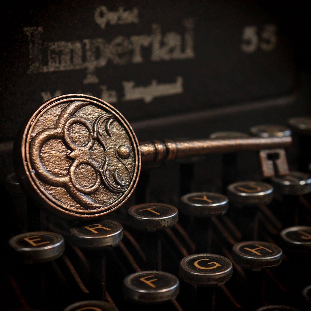 Køb Resident Evil Village Limited Edition Replica Insignia Key fra ...