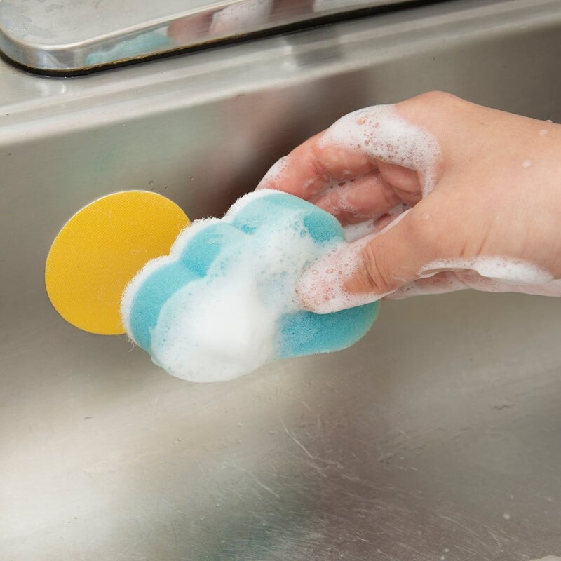 Kikkerland - Skuresvamp Med Holder - Sky | Se tilbud og køb på Gucca.dk