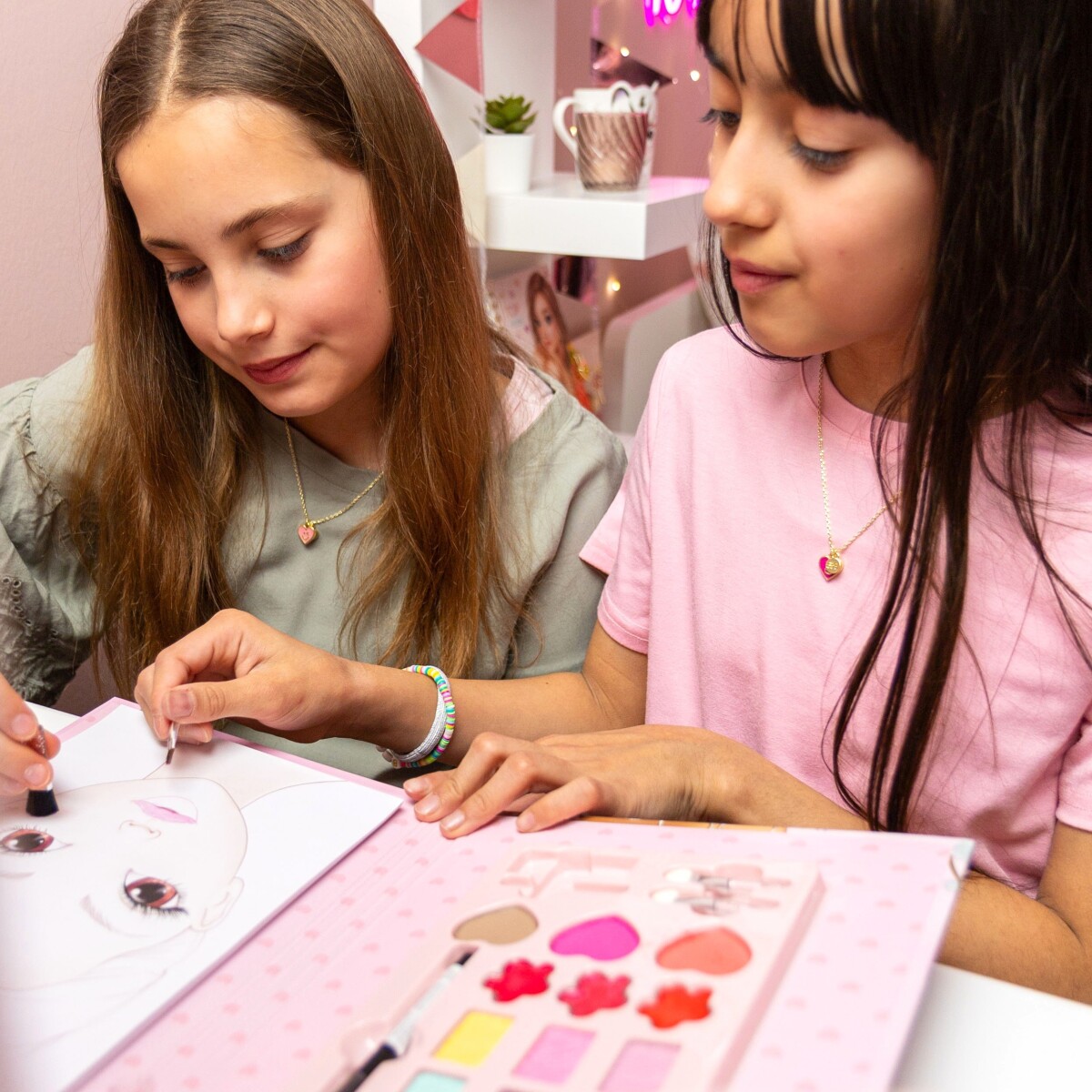 Køb Top Model - Makeup Studio Bog Med Indhold fra Depesche - Gucca.dk